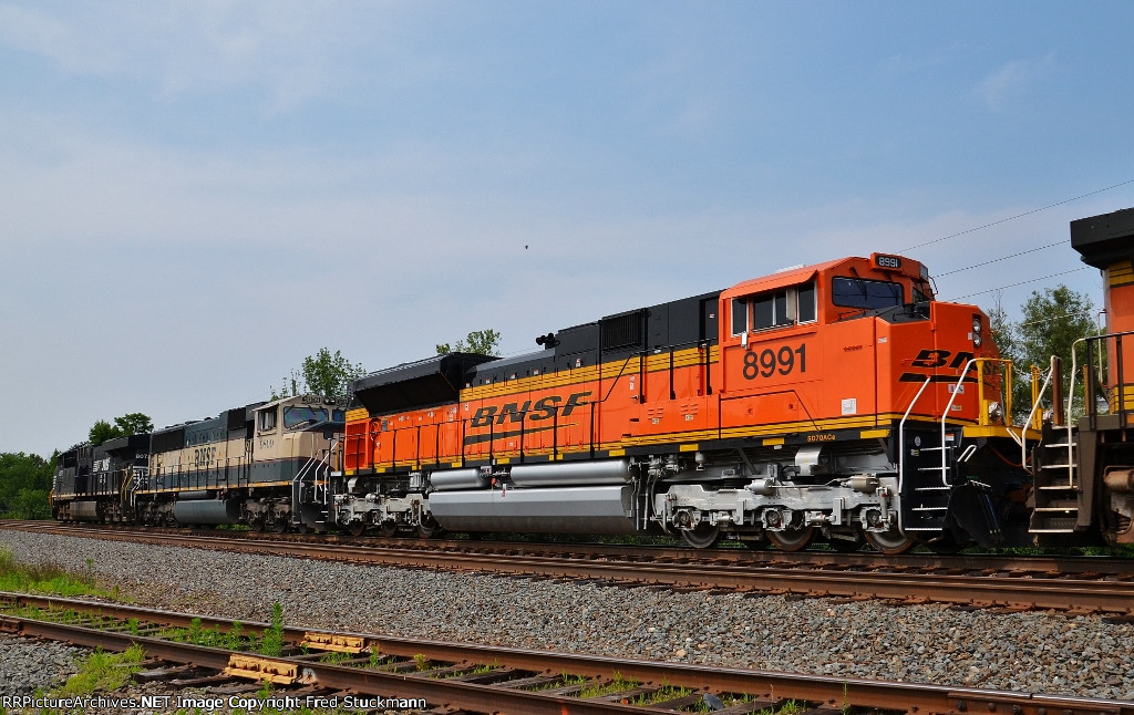 BNSF 8991 is a beauty.